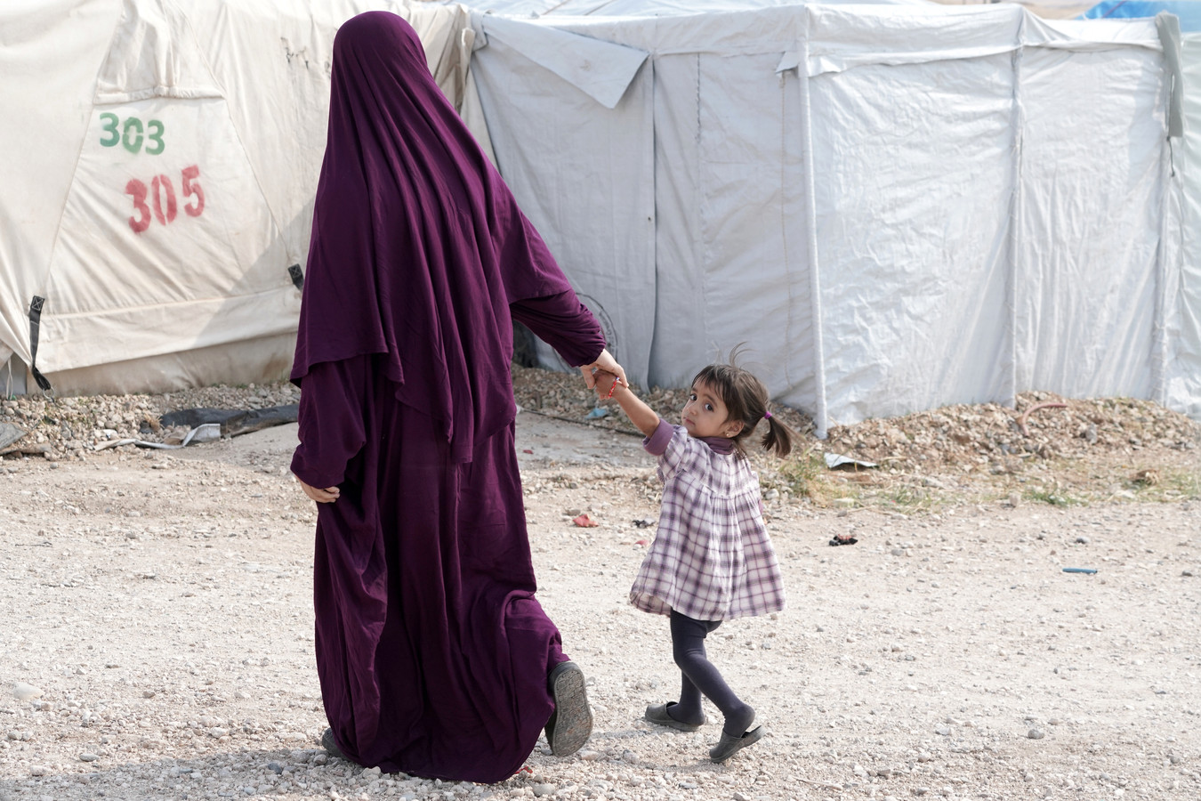 Six mères et leurs enfants rapatriés de Syrie vers la Belgique | Foto ... Six mères et leurs enfants rapatriés de Syrie vers la Belgique | Foto ...