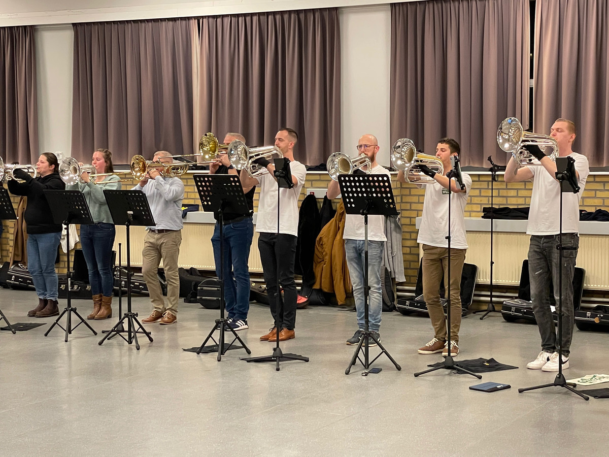 IN BEELD. Showkorps WIK viert 70ste verjaardag | Foto | hln.be