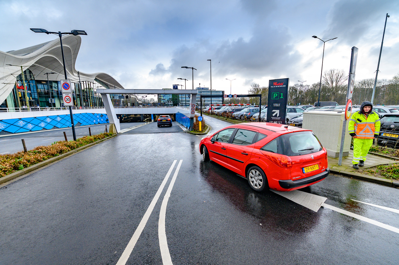 Luxe Mall mag volgende maand al betaald parkeren invoeren: ‘Maar er is ...