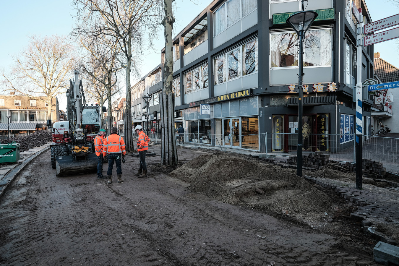 Passen en meten in het centrum van Zevenaar; nieuw Raadhuisplein krijgt ...