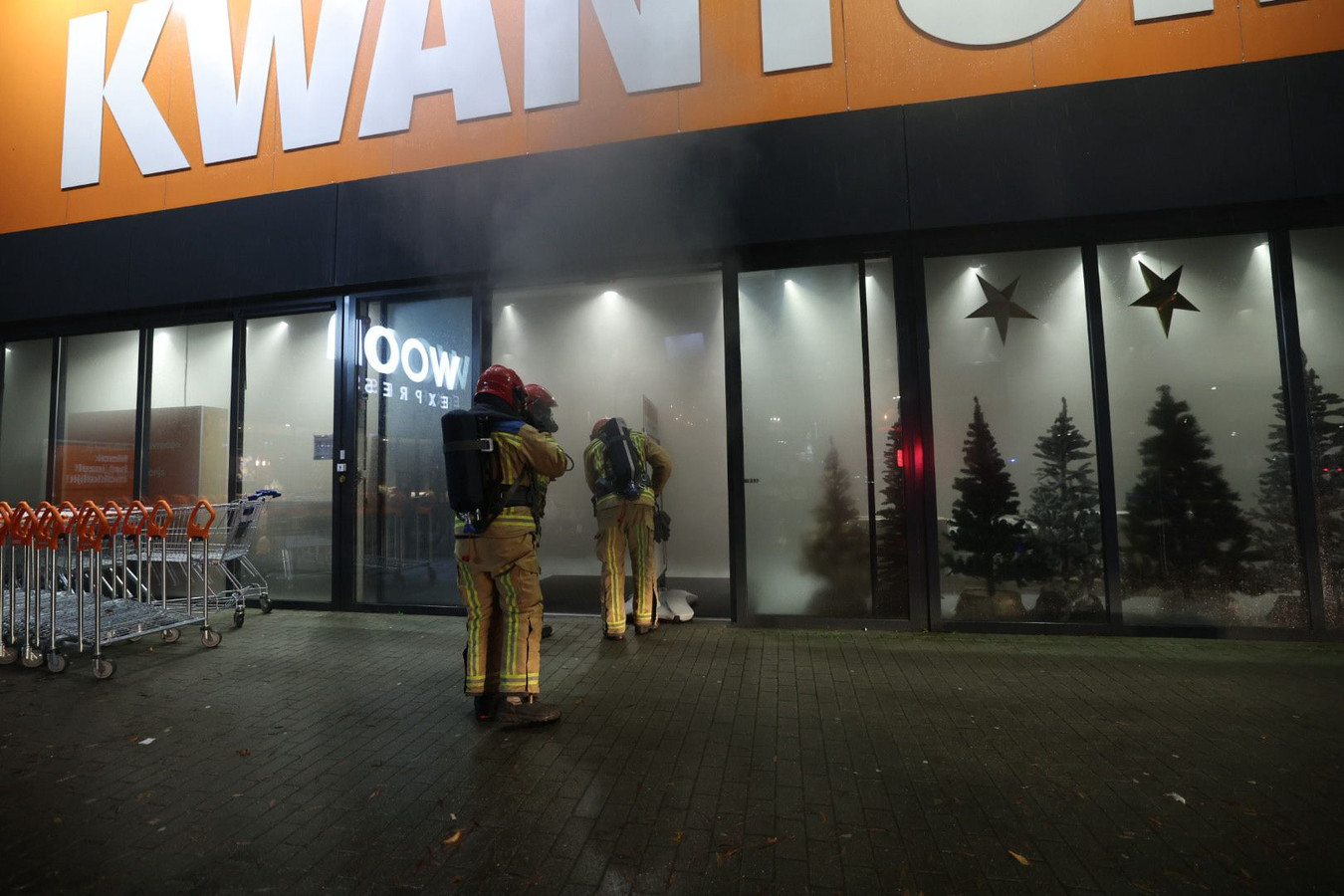 Inventaris van zes winkels op Ekkersrijt gaat verloren bij zeer grote ...