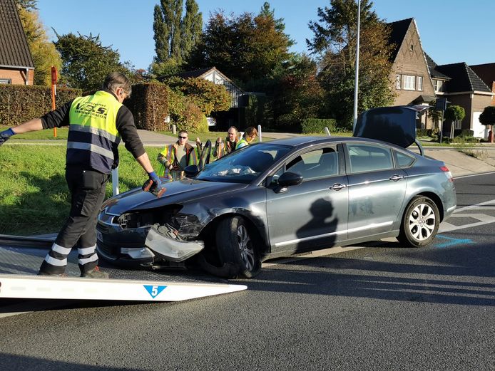 Vier voertuigen betrokken bij aanrijding op N41 | Temse | hln.be