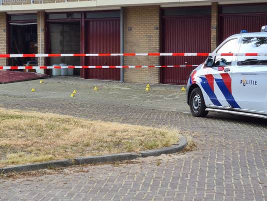 LIVE | Politie schiet op auto die uit garage Nijmegen vlucht ...