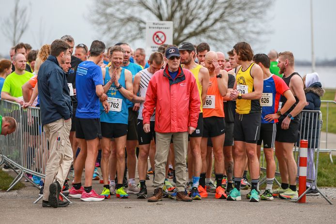 Revolver van Cees (82) zwijgt: na 50 jaar schiet hij de atleten van ...