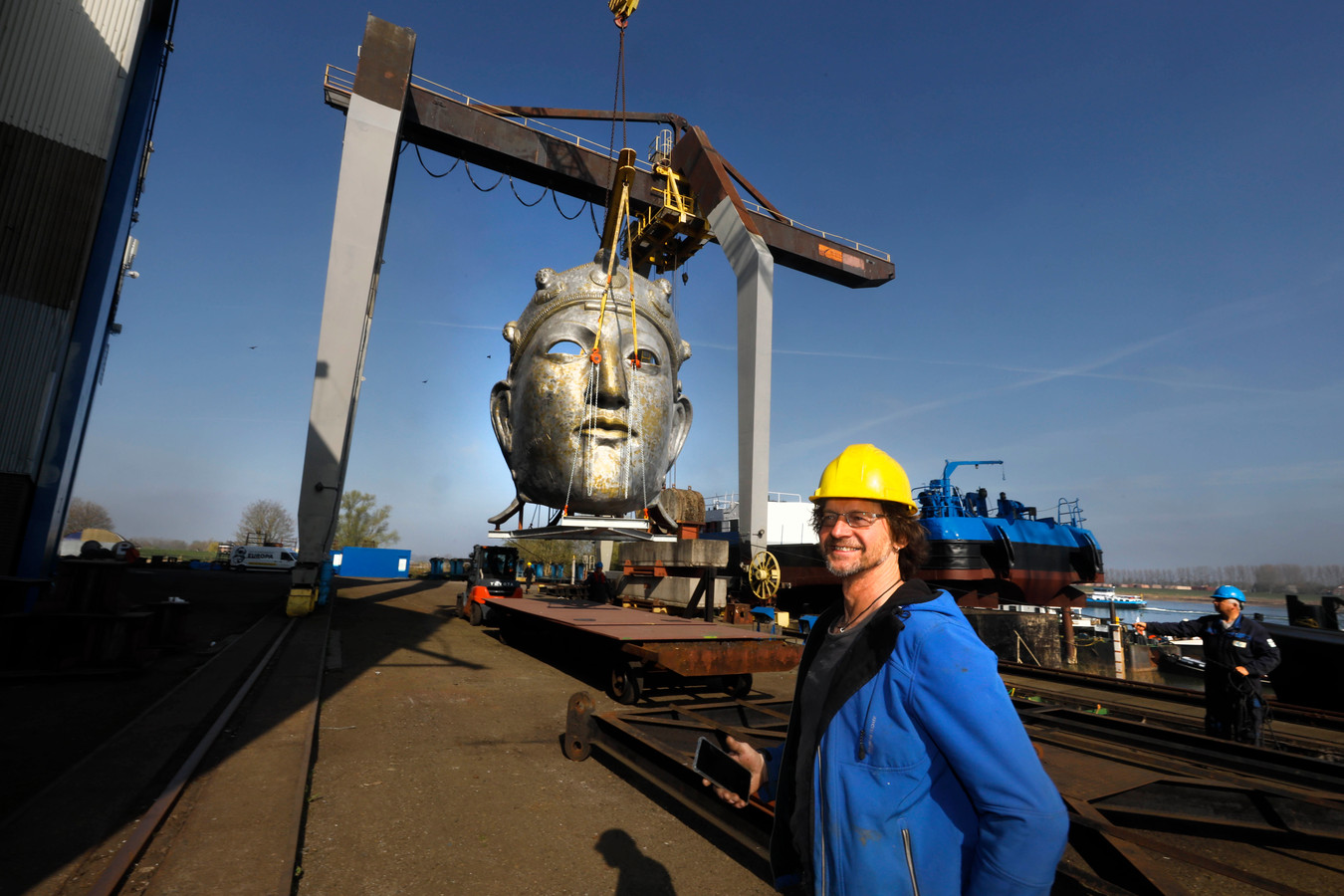 Groot Romeins masker op boot getakeld voor enkeltje Millingen-Nijmegen ...