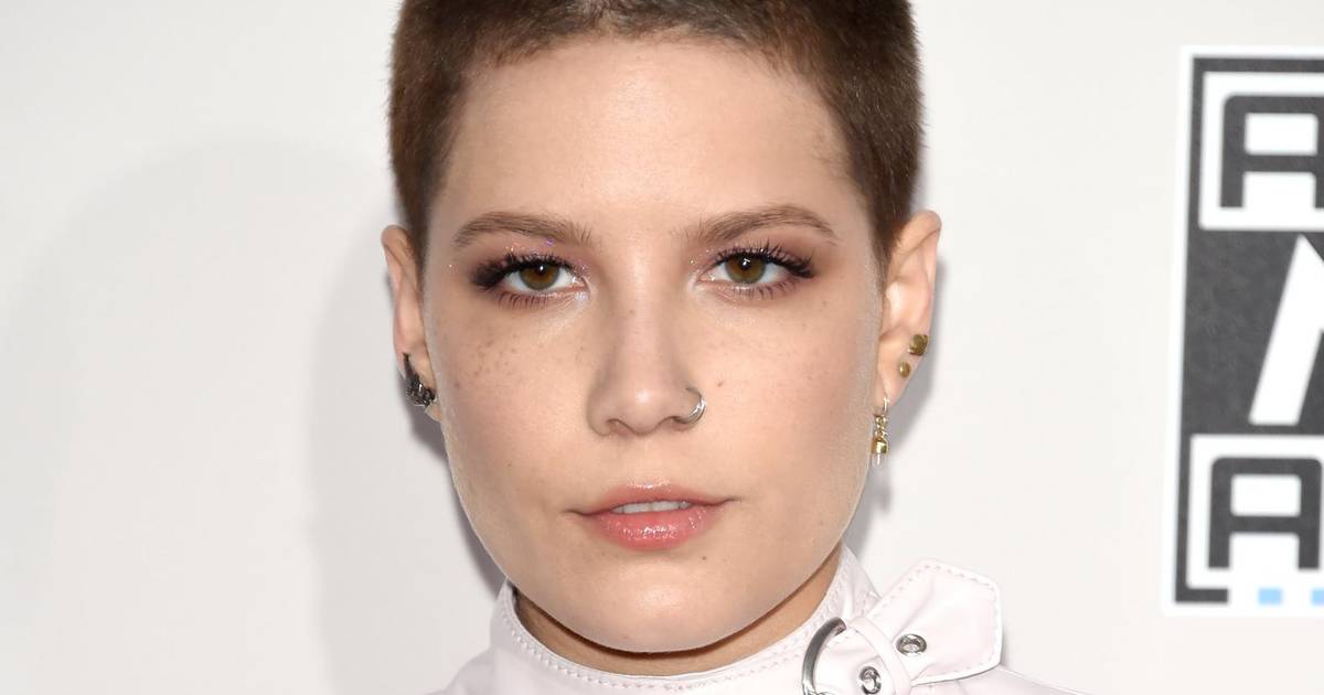 La chanteuse Halsey "en pleine agonie" à 22 ans | People | 7sur7.be