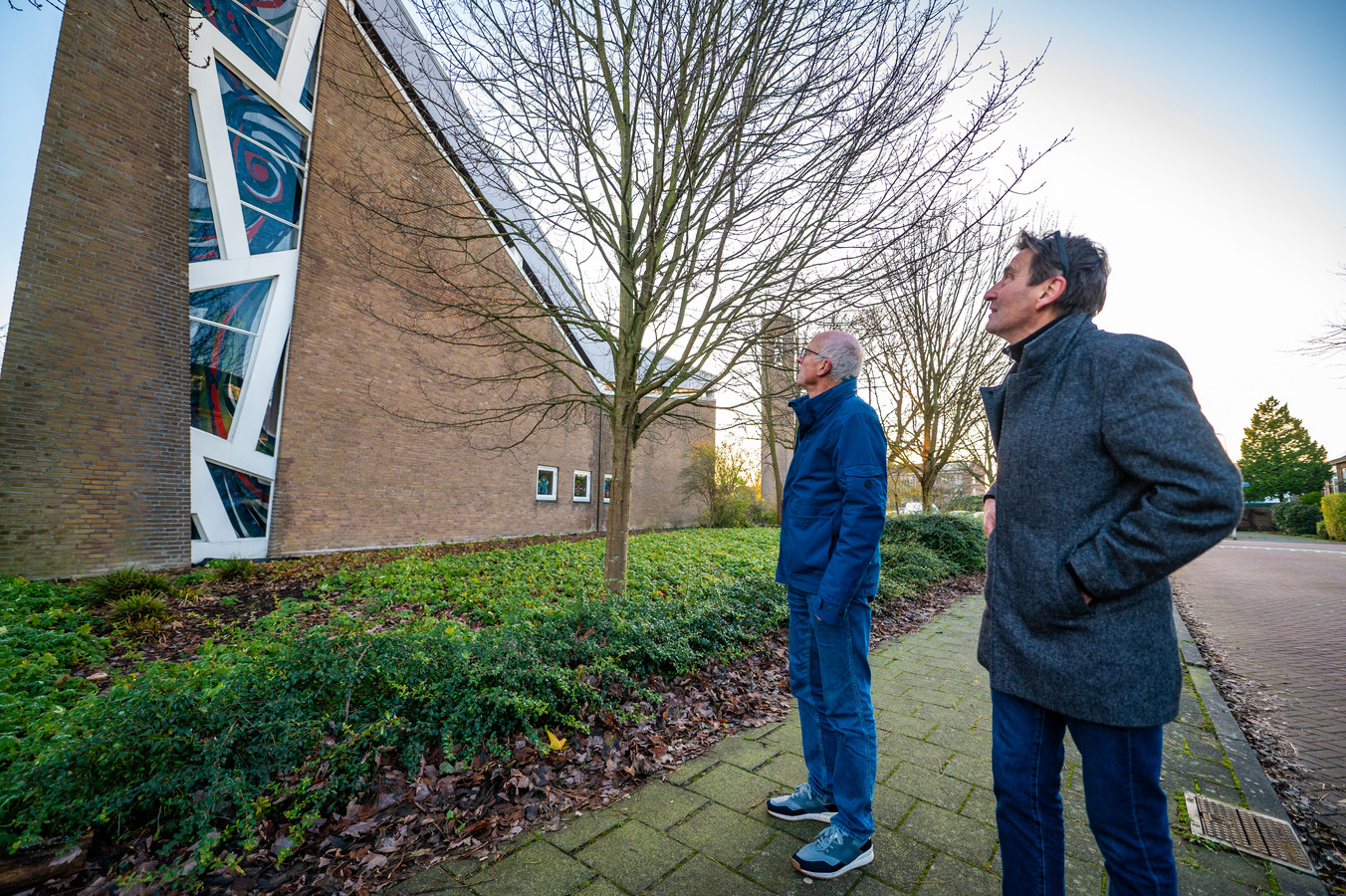 Kerk na jarenlange strijd opeens in één dag verkocht, kerkgangers woest ...