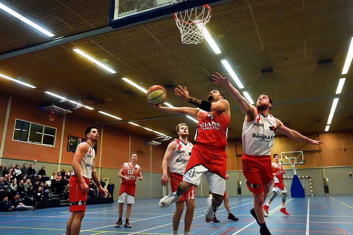 Corona houdt Italiaanse Giants-speler Domenico Esposito 'gevangen’ in ...