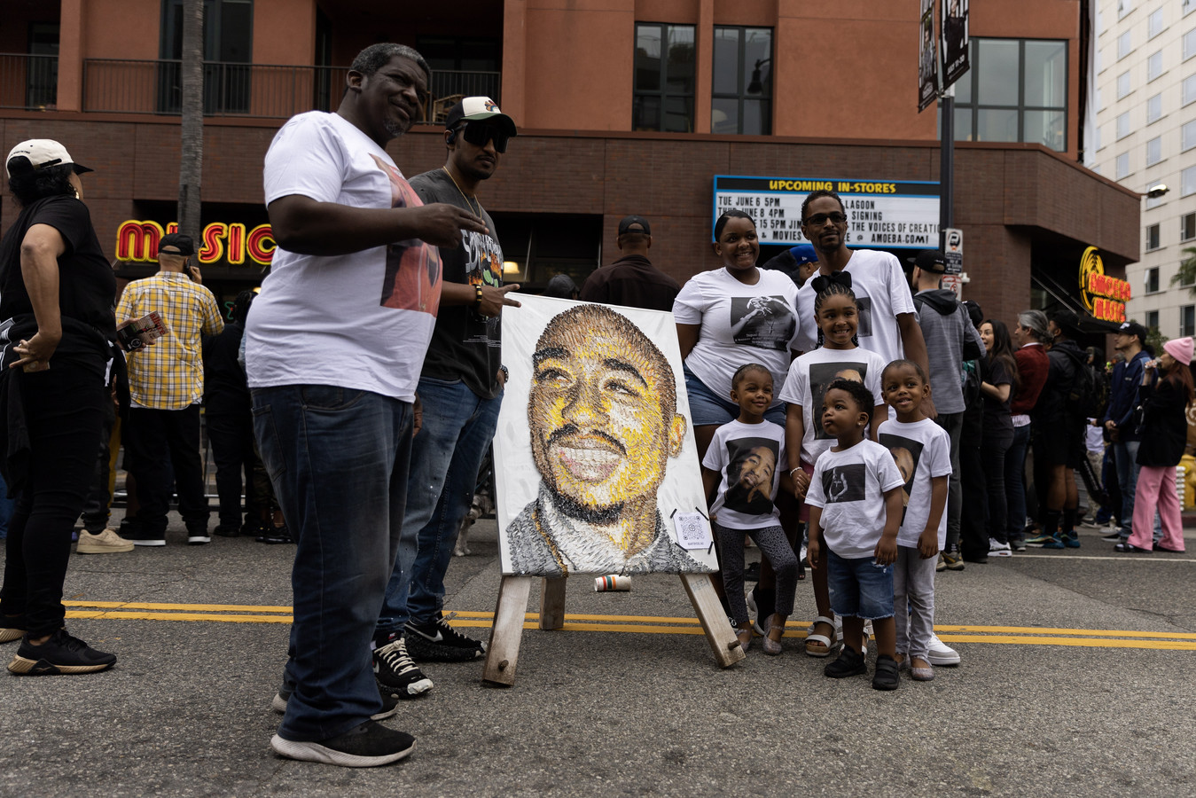 Tupac Shakur krijgt postuum ster op Hollywood Walk of Fame | Foto | hln.be