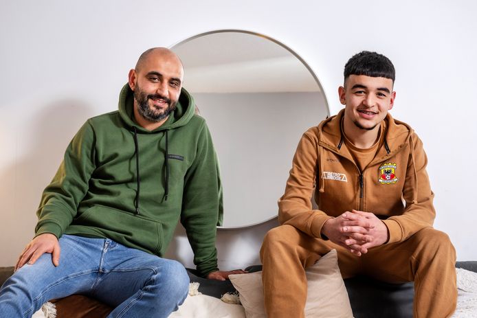 Toptalent Eser (15) uit Arnhem scoort tegen PSV en AZ, alle ...