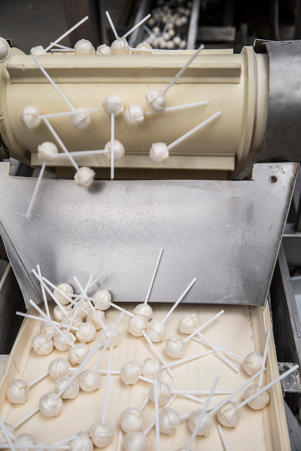 Lekstok van Confiserie Thijs erkend als Vlaams streekproduct: “Nog ...