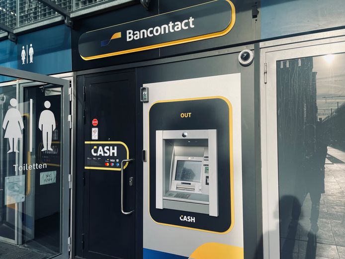 Groeiend verzet tegen afbouw van bankautomaten overal: “Dat is toch absurd?” | Mijn Geld | hln.be