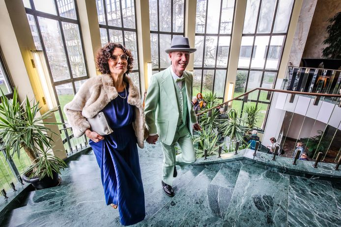 VIDEO. Herr Seele huwt met Katia: opvallende aankomst op stadhuis ...