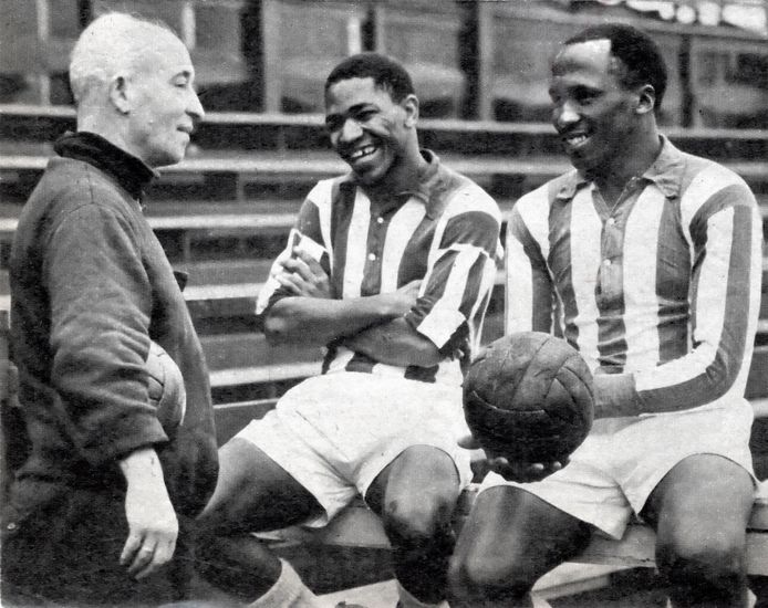 Theaterstuk in Almelo over oud-Heraclieden Mokone en Dhlomo moet net zo ...