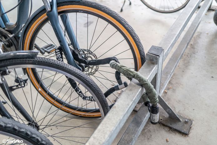 Gemeente start campagne rond slotvast fietsparkeren: “Ouders van ...