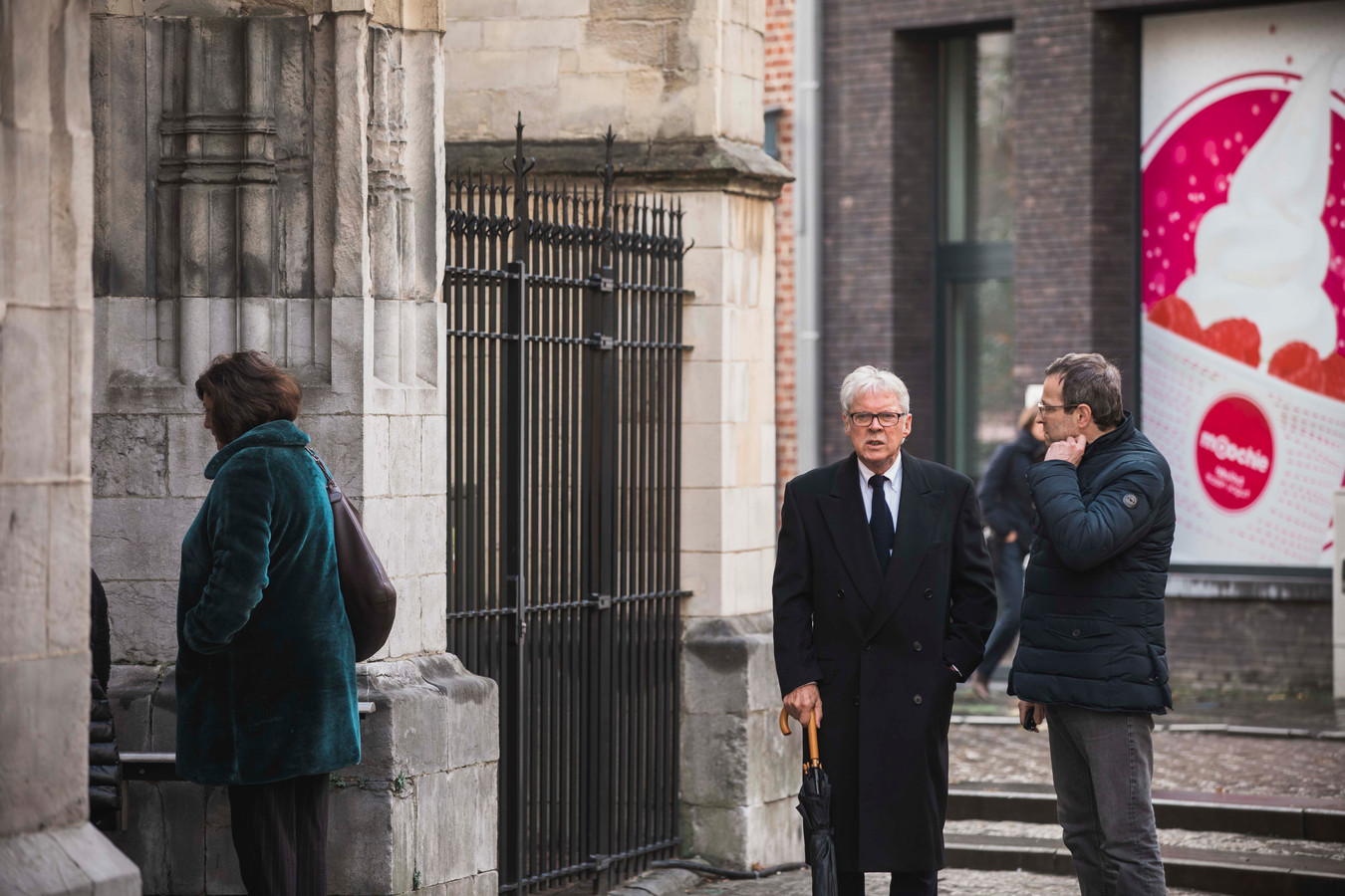 Bomvolle kerk neemt afscheid van Roland Demal, de papa van Axelle Red ...