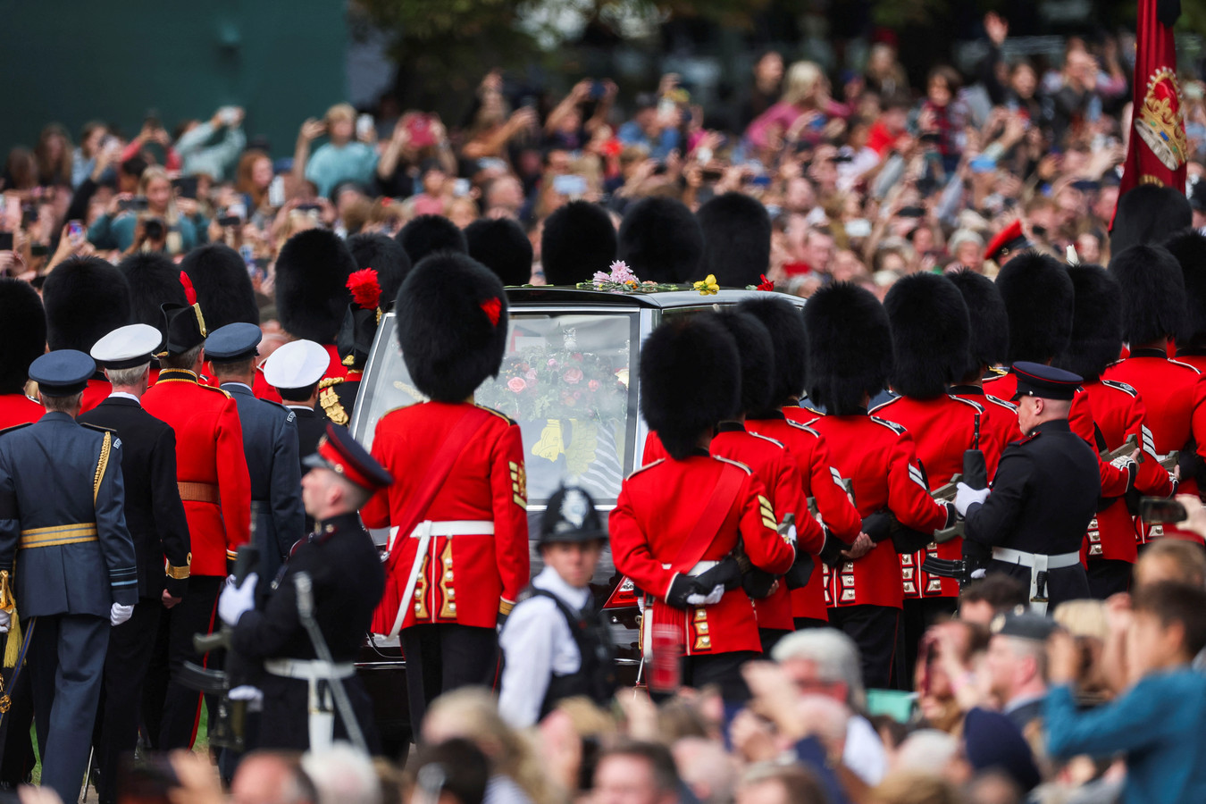 Les images impressionnantes de l'ultime procession sur "the Long Walk ...