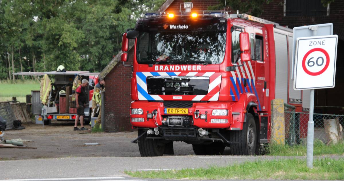 Brandweer bevrijdt koe uit put in Markelo | 112 nieuws Hof van Twente | tubantia.nl