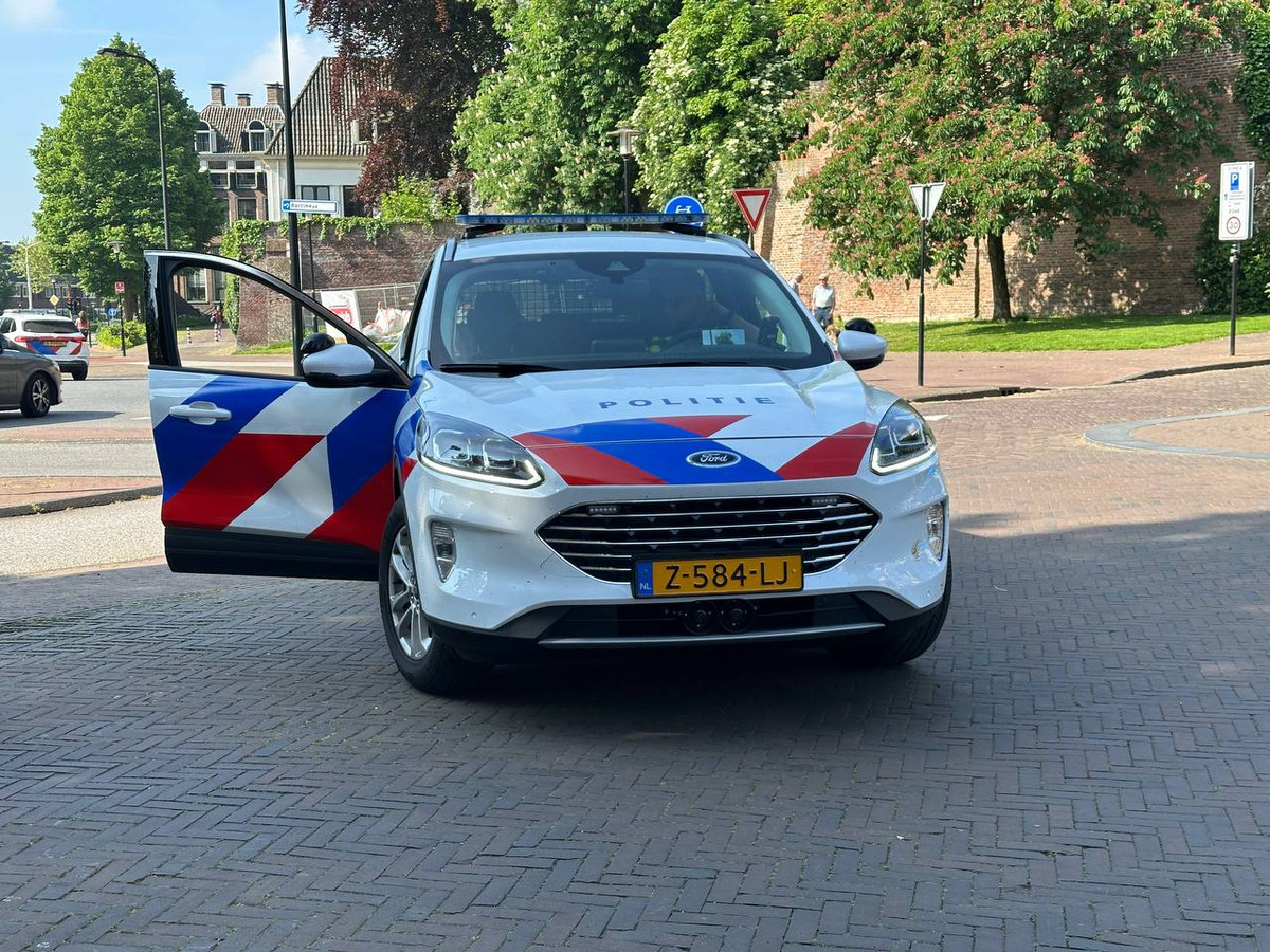 Splinternieuwe politieauto getest in Deventer: ‘Je kan makkelijk een ...