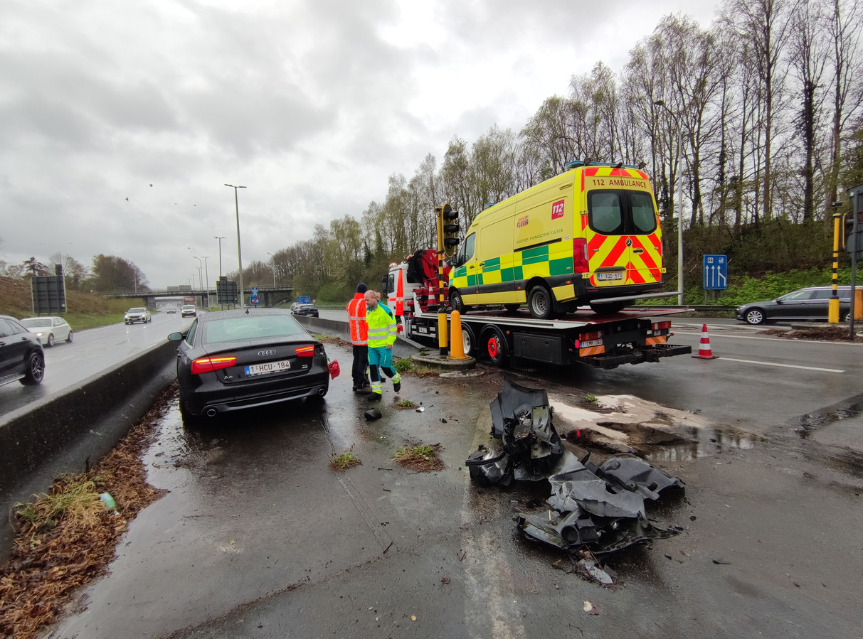 Ambulance onderweg naar patiënt betrokken bij ongeval: “Zeker een meter ... Ambulance onderweg naar patiënt betrokken bij ongeval: “Zeker een meter ...