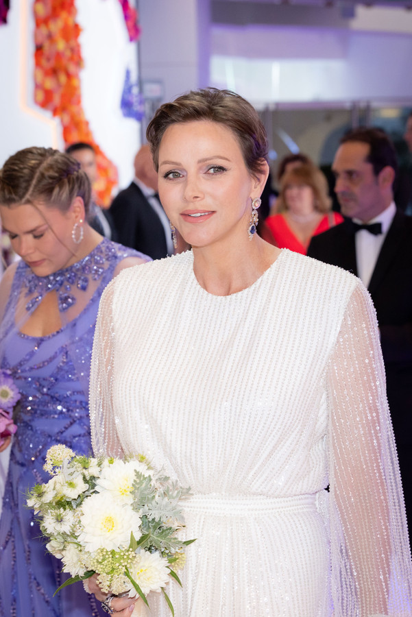 IN BEELD. Prinses Charlène van Monaco duikt na wekenlange afwezigheid ...