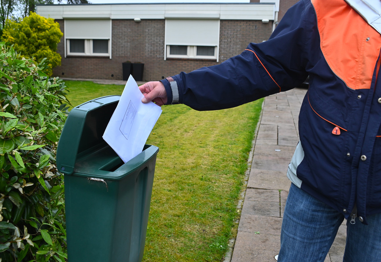 Zeeuwse postbezorgers blijven zuchten onder nieuw systeem: ‘Pff, kan ik ...