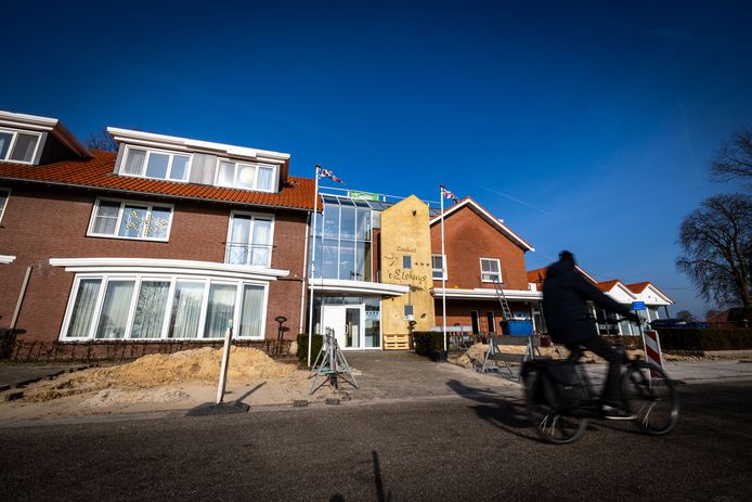 Opnieuw demonstratie bij asielhotel in Albergen | Tubbergen | tubantia.nl