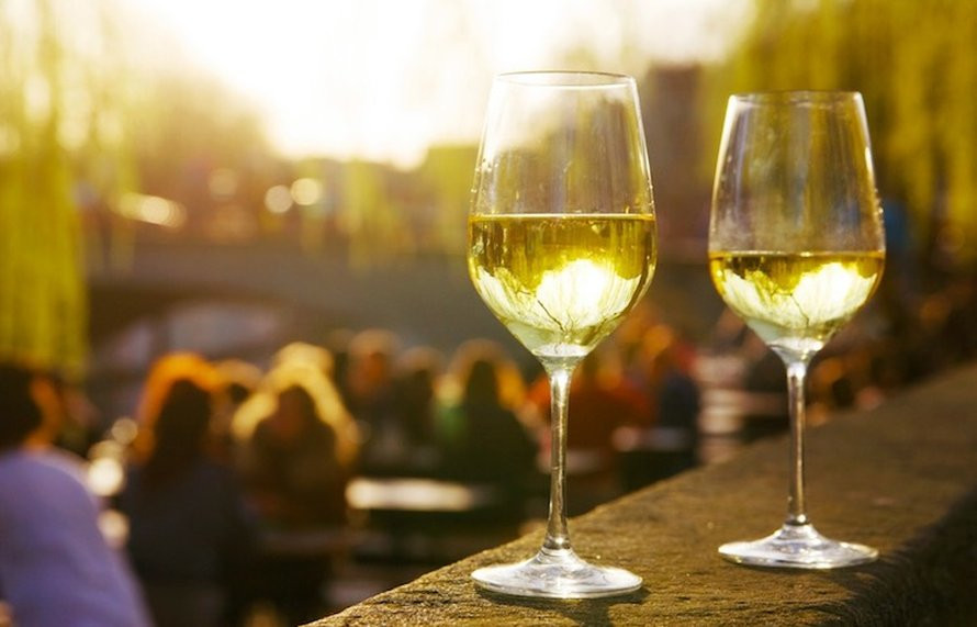 Terrastest in Twente: ‘Als het om wijn gaat, maakt de prijs me niets ...