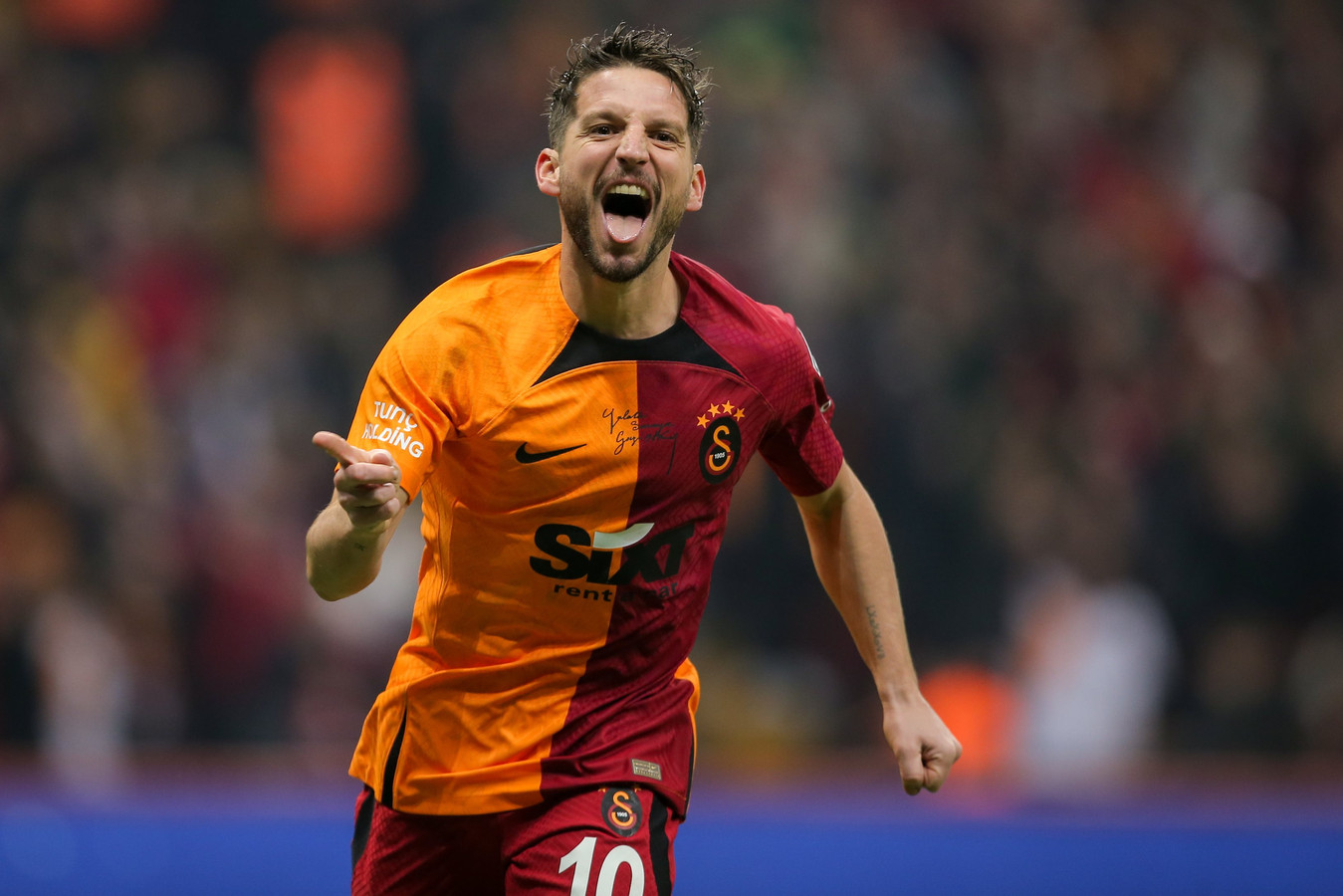 Galatasaray se balade et conforte sa place de leader, Dries Mertens ...