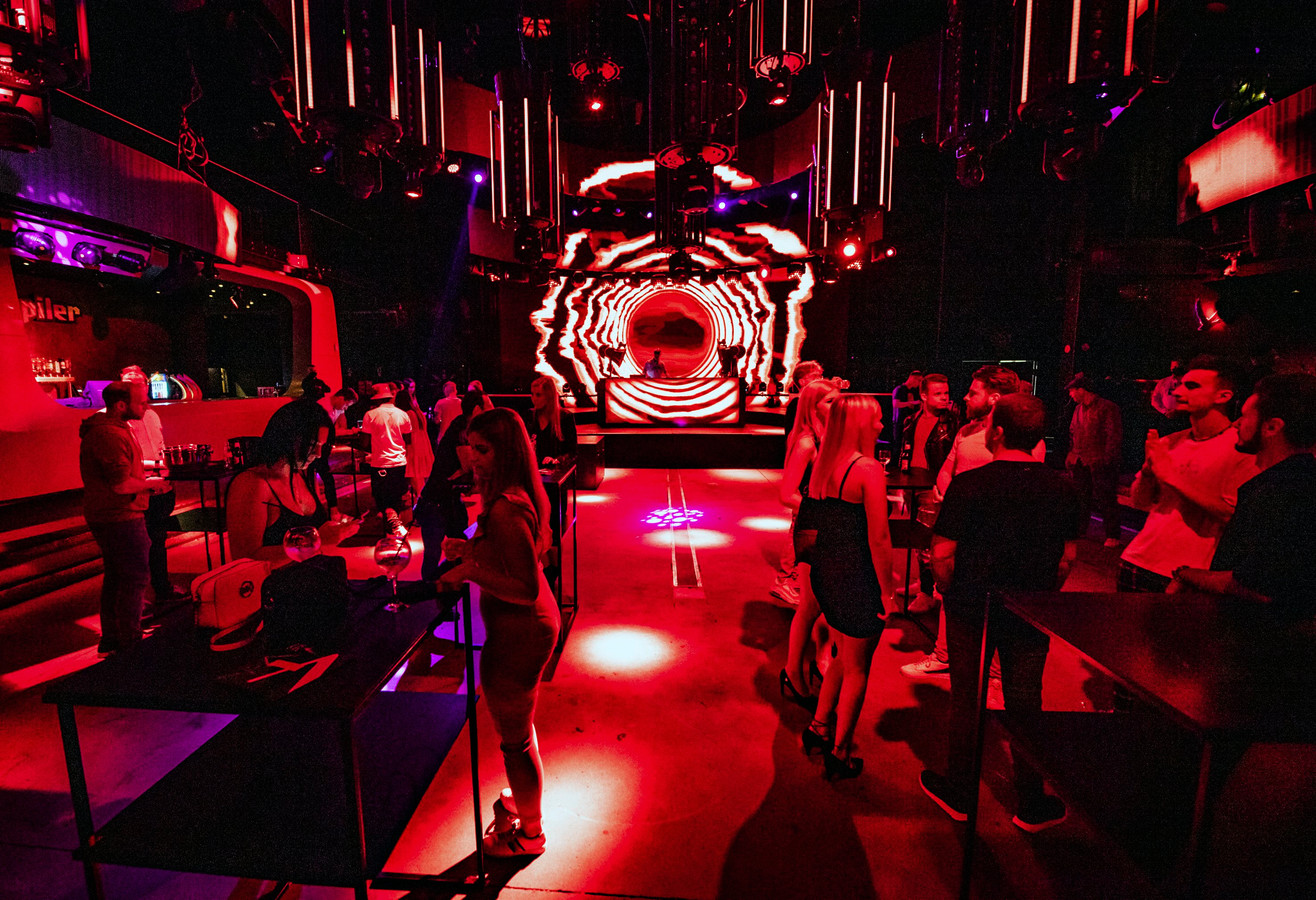 Branko Vandamme (23) vrijdagnacht als dj in grootste discotheek van het ...