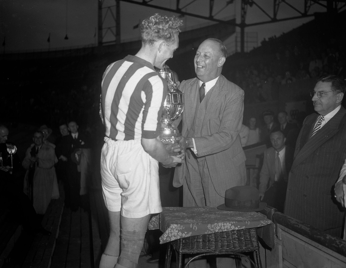 Van de eerste 1 aprilgrap bij Vitesse tot scheenbeschermers als ...