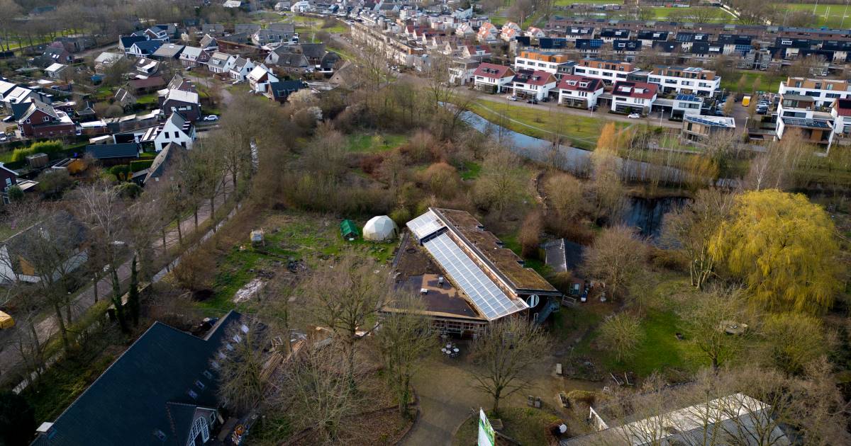 De wezel zit bouwplan op Kleine Aarde dwars, kap van groen stilgelegd ...