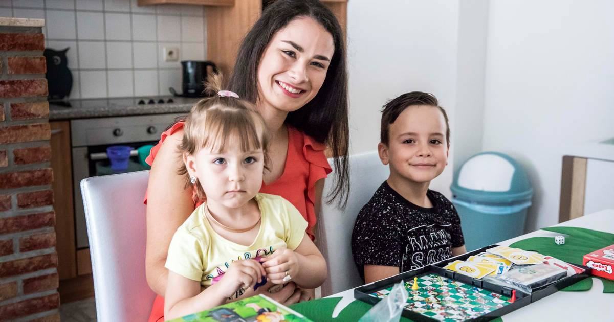 Michelle (21) leert anderstalige nieuwkomertjes vrijwillig Nederlands ...