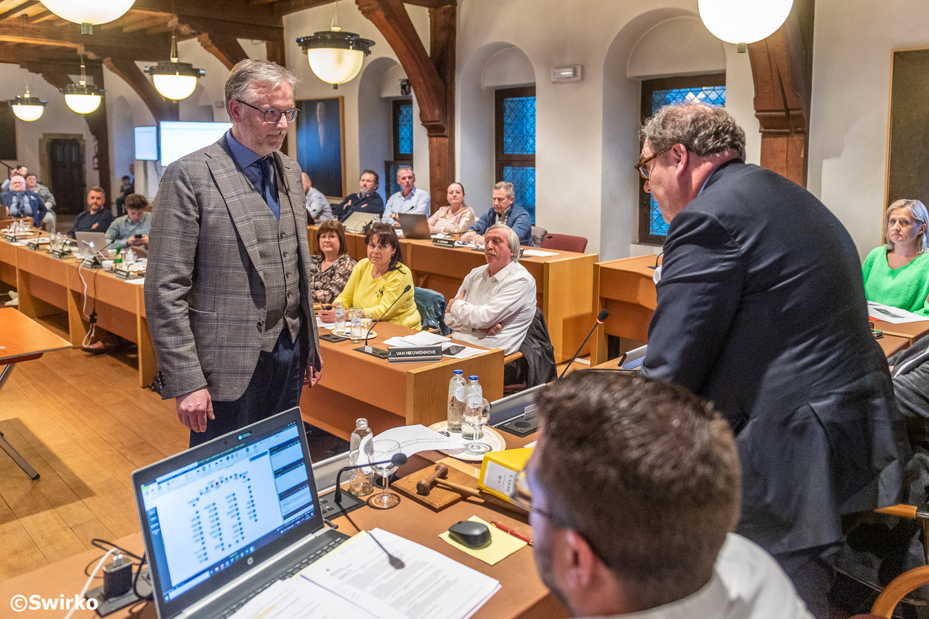 Maarten Blommaert (N-VA) legt eed af als schepen van Ruimtelijke ...