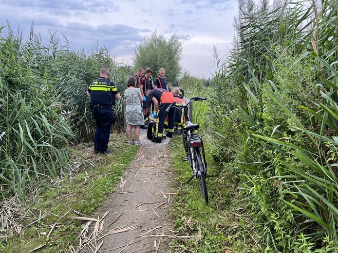 Oppassen geblazen! Brandweer redt meisje uit veerooster | Gouda | AD.nl