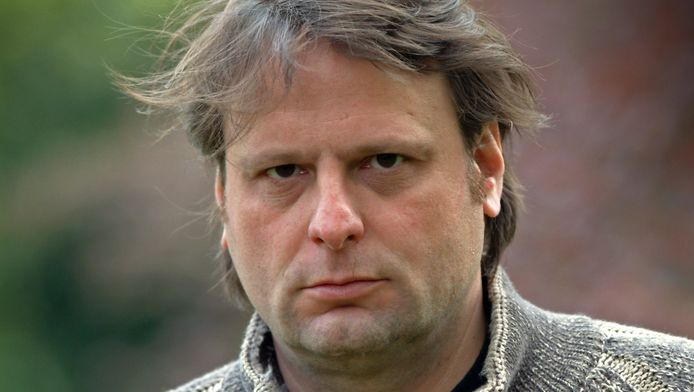 Luc De Vos leest eigen overlijdensbericht voor (in 1995) | Default | hln.be