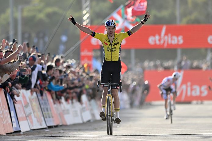 Eerst de stages, dan pas het veld: Wout van Aert rijdt ten vroegste ...
