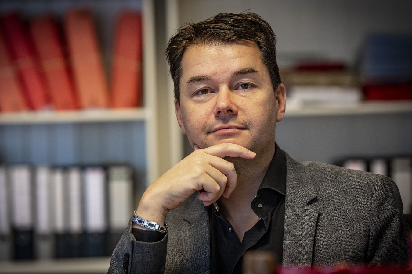 De strafpleiter als kop van Jut | Foto | tubantia.nl De strafpleiter als kop van Jut | Foto | tubantia.nl
