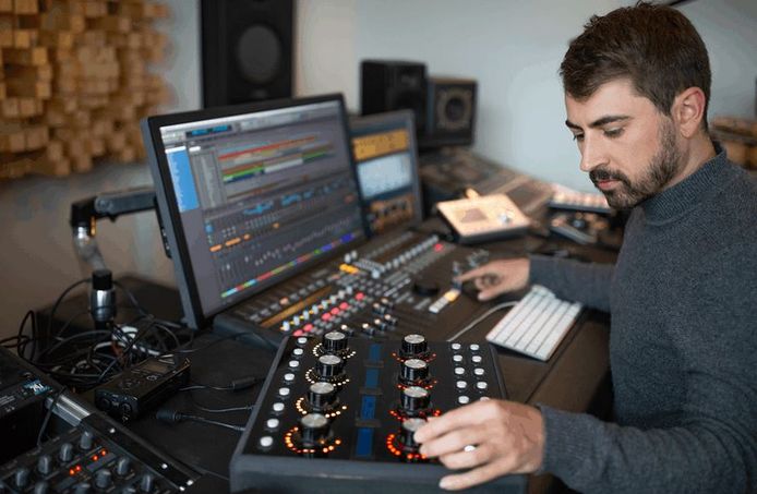 Show verzoent klassiek ballet met elektronische muziek: “Wat wij brengen, heeft nog nooit iemand ...