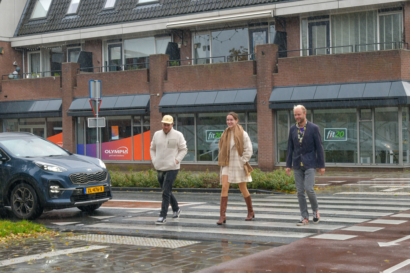 Meestal gaat het (net) goed op de fietsoversteek in Harderwijk: ‘Moet ...