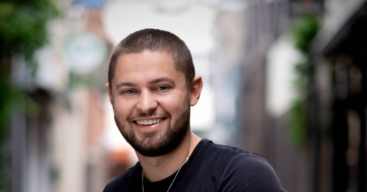 Dennis was barman in het buitenland, maar is de cocktails nu wel zat ...