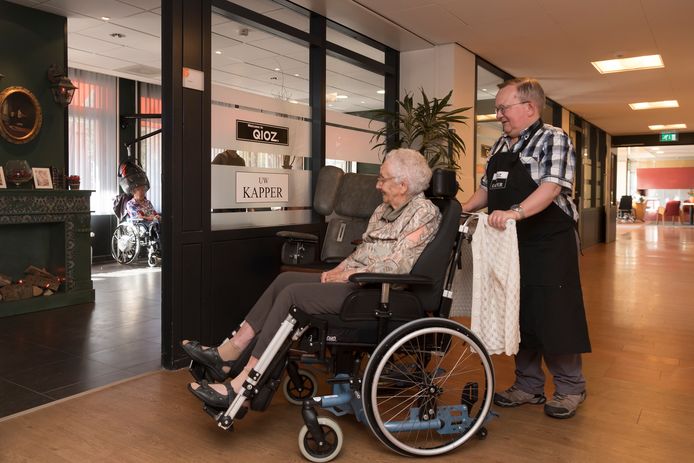 Handig met de handen? Deze helden doen de haren van dementerenden ...