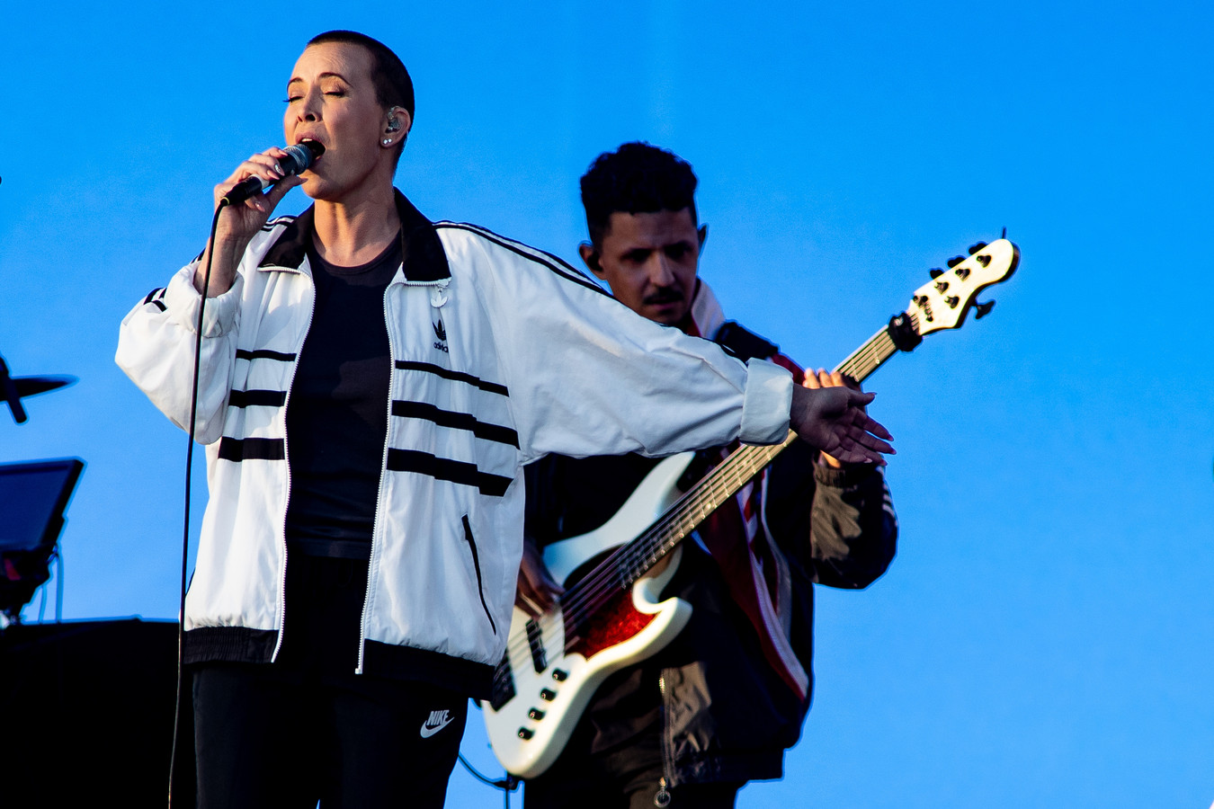 Anouk, George Ezra, Goldband en Antoon treden op bij Concert at Sea ...