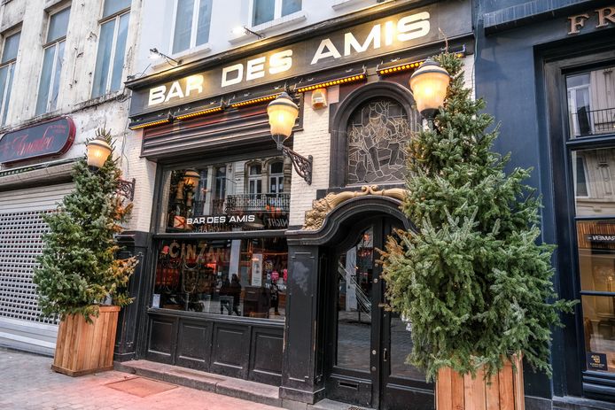 Barman Sacha (22) klapt uit de biecht na incident met topspeurder in ...