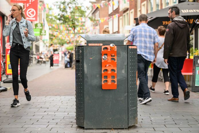 Enschede onderneemt actie tegen plunderen van afvalbakken | Enschede ...