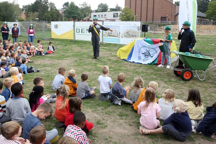 De Springveer legt eindelijk eerste steen nieuwbouw | Beersel | hln.be