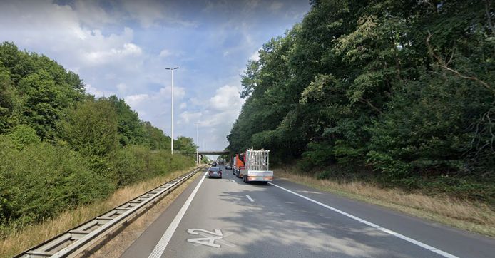 Half uur aanschuiven op E314 richting Nederland vanaf Halen: stilstaand ...