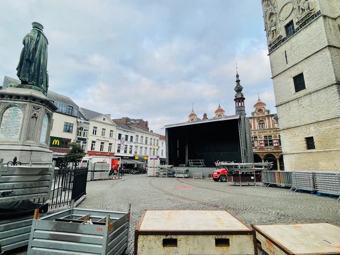 Op dit podium wordt Yordi prins carnaval: “Decor mag 12 meter breed en ...