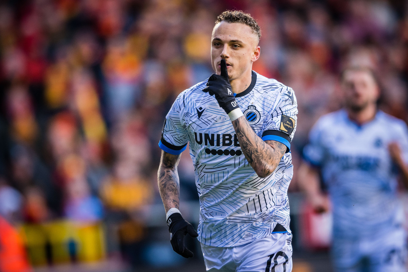 KIJK. “Play-off 2 spelen zou schandalig zijn”: Noa Lang leidt Club ... KIJK. “Play-off 2 spelen zou schandalig zijn”: Noa Lang leidt Club ...