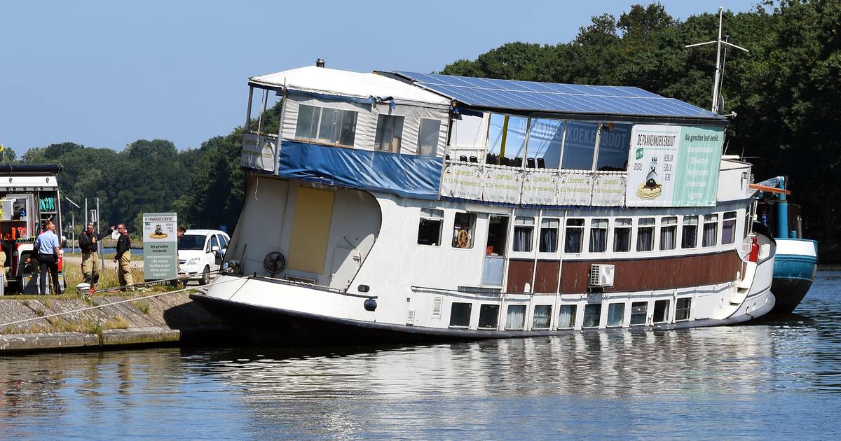 Bekende ‘Pannenkoekenboot’ maakt water door gesprongen waterleiding ...